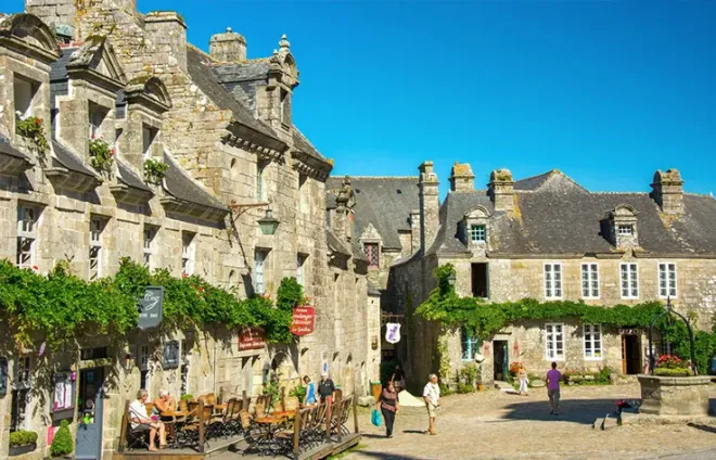 Locronan : charme médiéval, nature et gastronomie bretonne